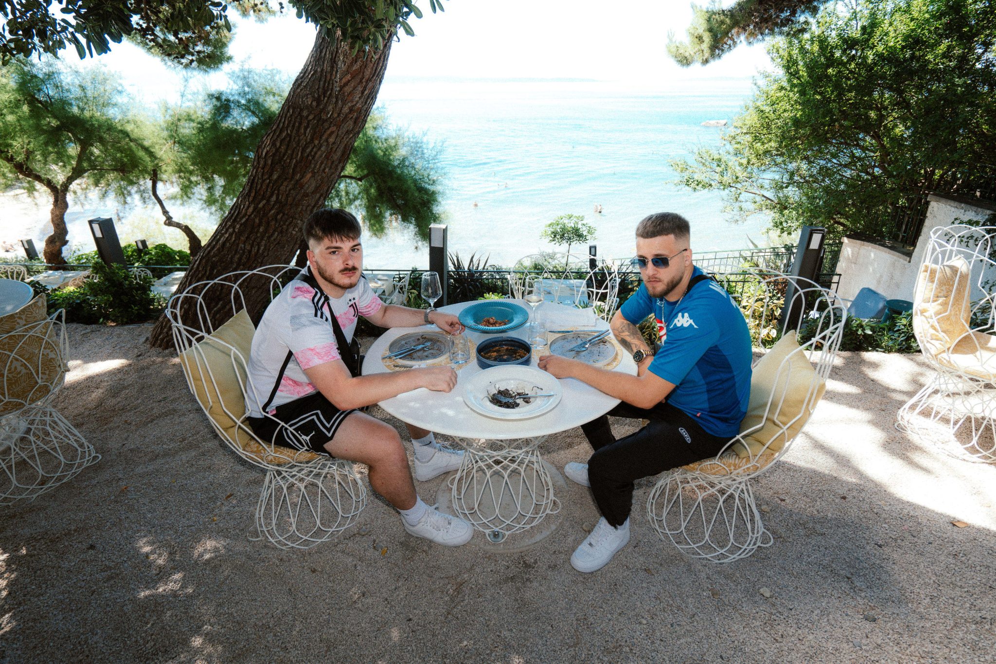 Peki i Grše servirali videospot za hit singl “Mangio Pasta”